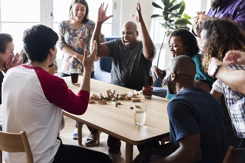 Le Jeu de société d'ambiance, parfait pour passer une bonne soirée ... Le Jeu de société d'ambiance, parfait pour passer une bonne soirée ...