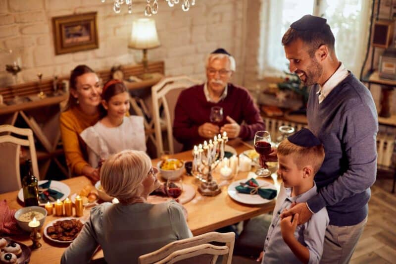 Décorez votre table pour les fêtes de Hanouka - Next Post