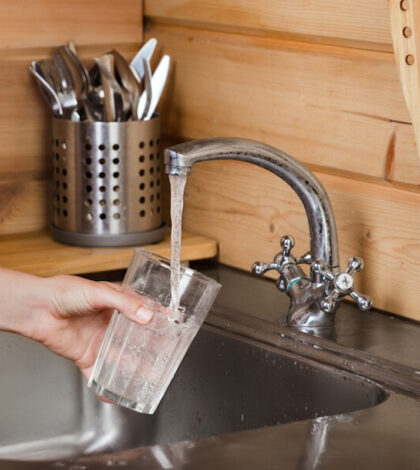 Comprendre les contaminants : ce que contient l'eau du robinet et ...